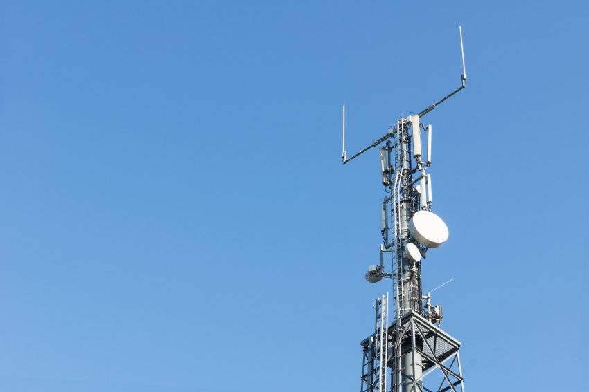 Practical Antenna Design: From Theory to Practice | Oxford Lifelong ...